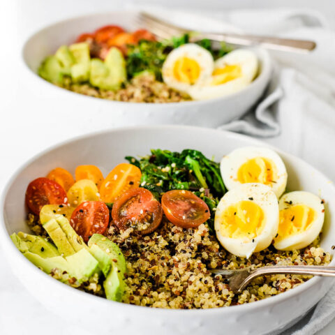 Eggs and Quinoa Breakfast Bowl - The Gingered Whisk